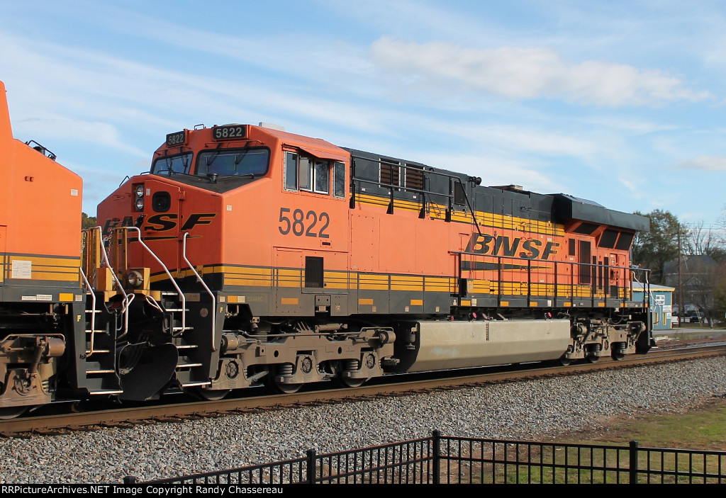 BNSF 5822
